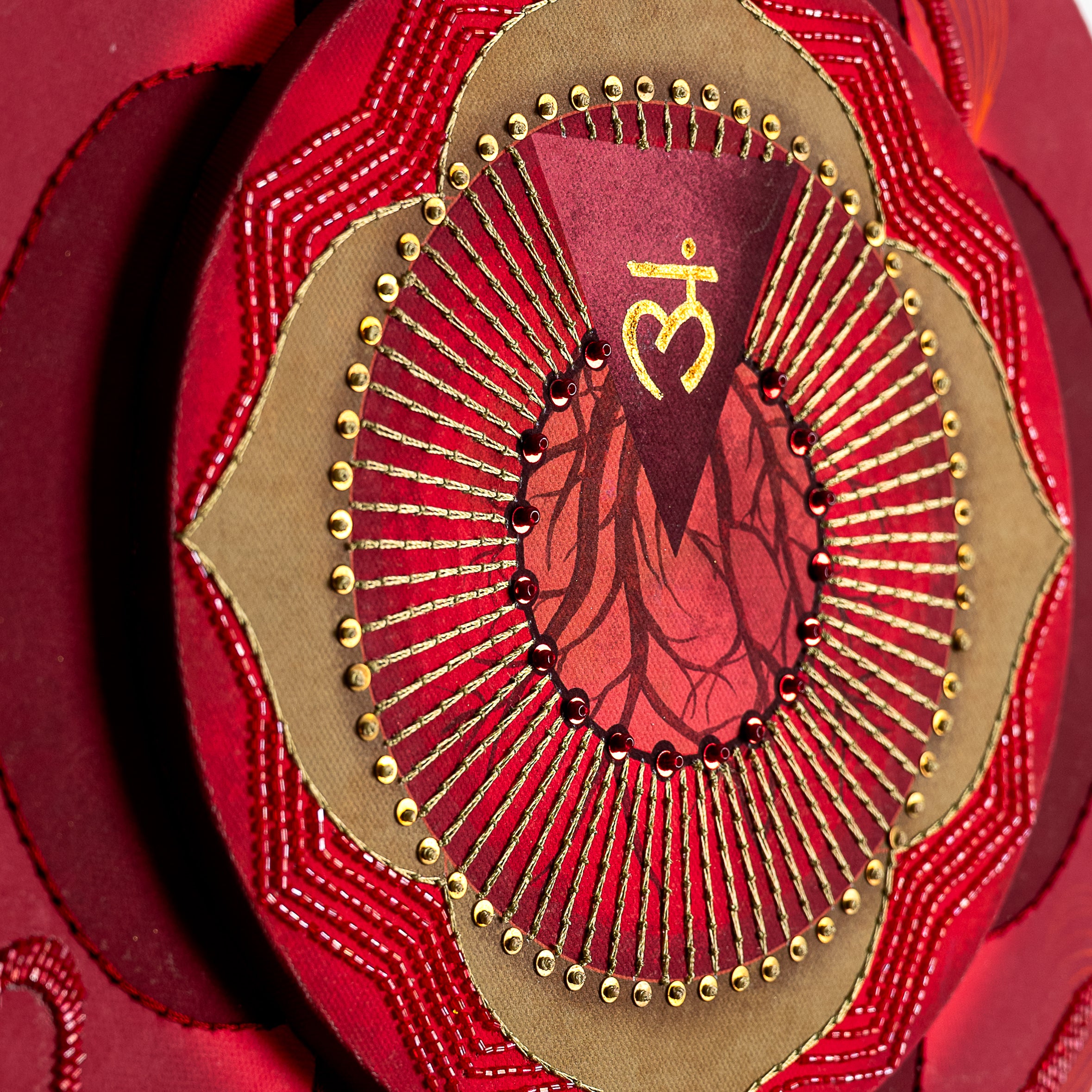 Seven Chakras - Muladhara Chakra - Round Wall Art with embroidery ...